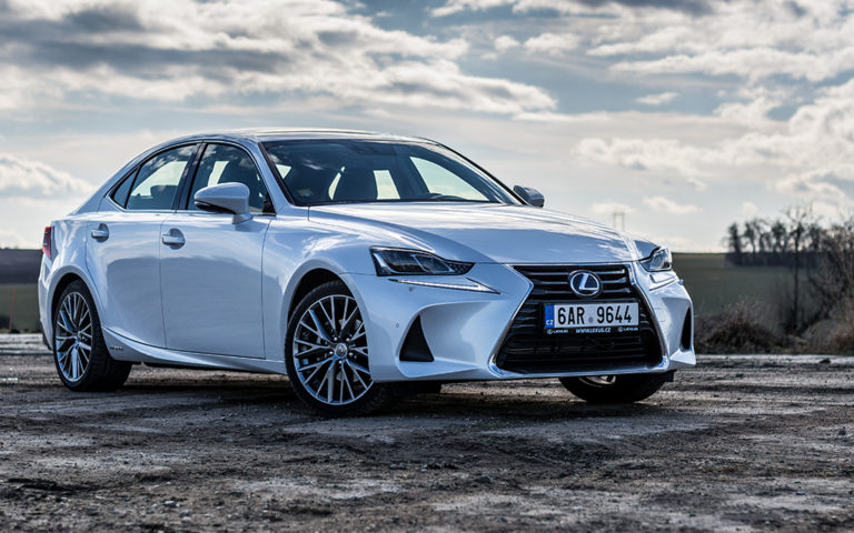 De derivada da Toyota a símbolo de sucesso: a história da Lexus - Reparador